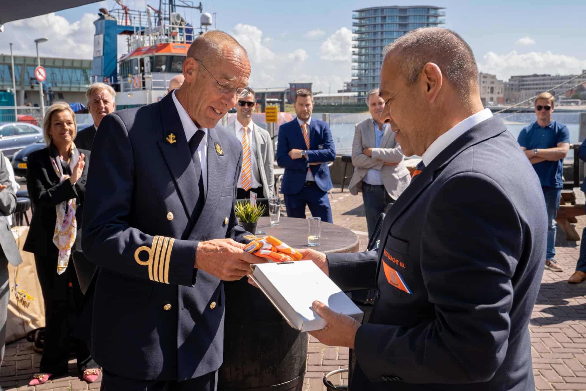 Nieuwe noodhulpsleper van de Kustwacht officieel in dienst gesteld ...