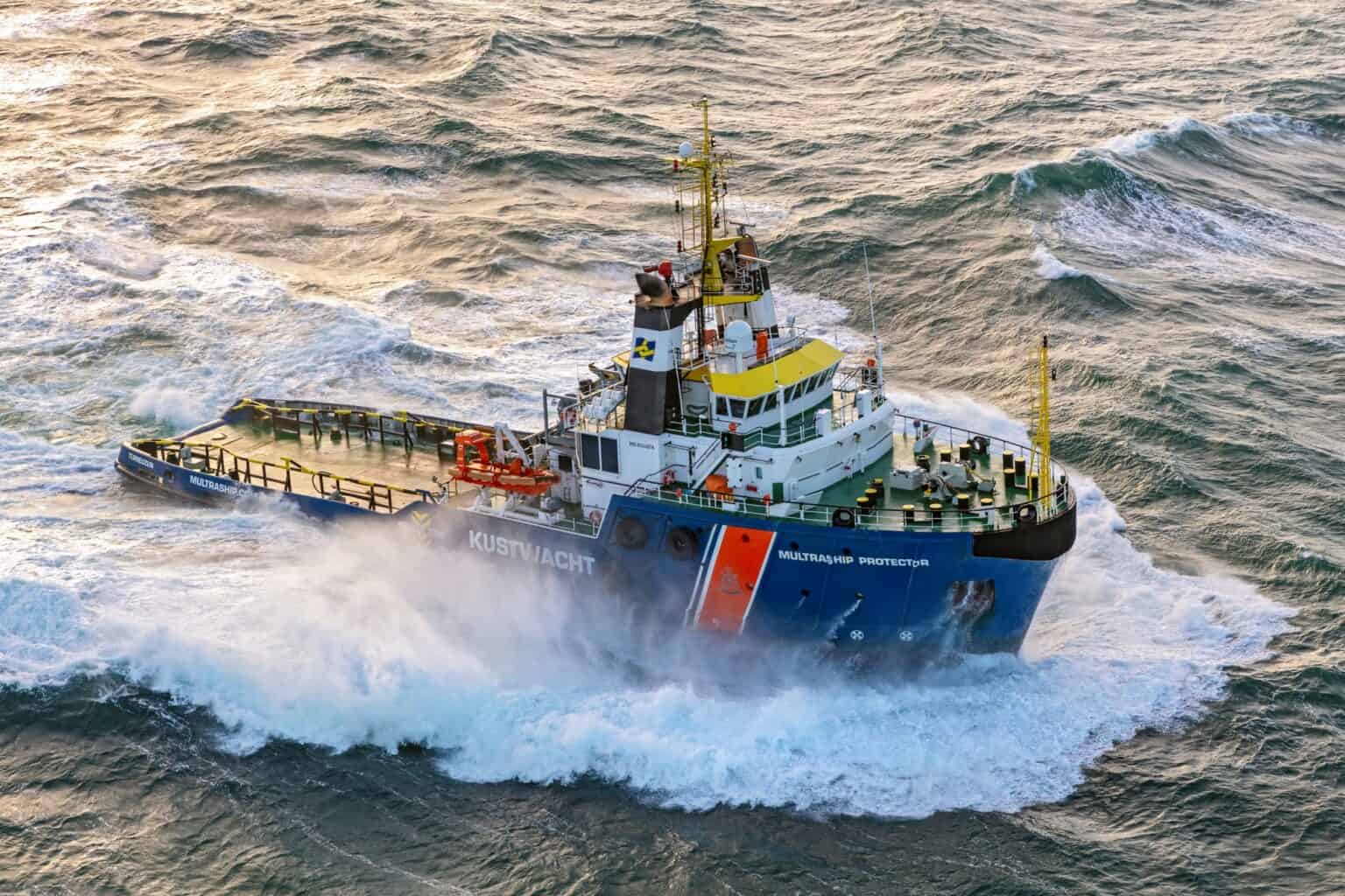 Drone-controles op sjorringen aan boord van containerschepen ...